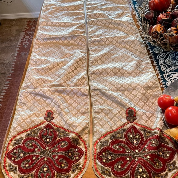 Pier 1 | Kitchen | Pier Table Runner | Poshmark